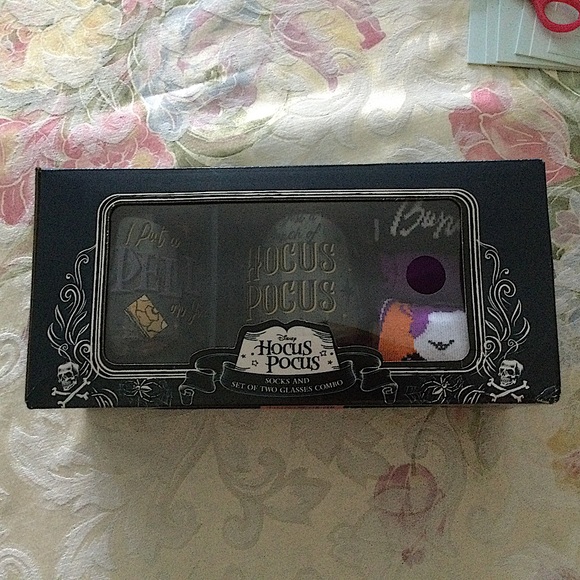 Disney | Accessories | Disney Hocus Pocus Gift Set 2 Stemless Wine ...